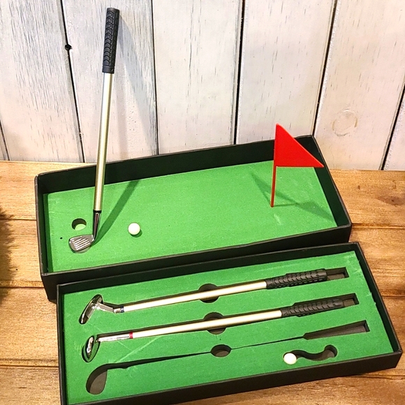 Golf | Office | Desktop Golf Pen Set With Clubs Balls Putting Green ...